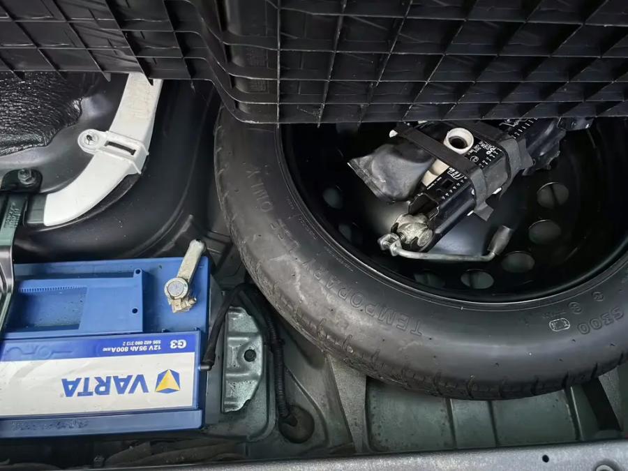 Black Volvo V70 2007 in Riga, with an engine capacity of 2.40 L and mileage of 237 thousand km for 2500 €, photo 17 on AUTOMOTO.COM.LV