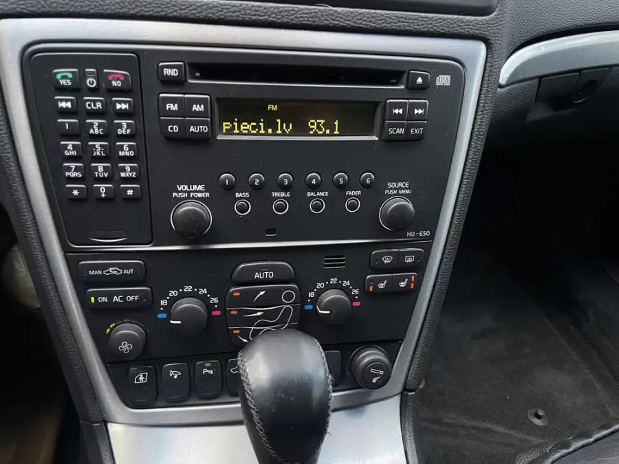 Black Volvo V70 2007 in Riga, with an engine capacity of 2.40 L and mileage of 237 thousand km for 2500 €, photo 19 on AUTOMOTO.COM.LV