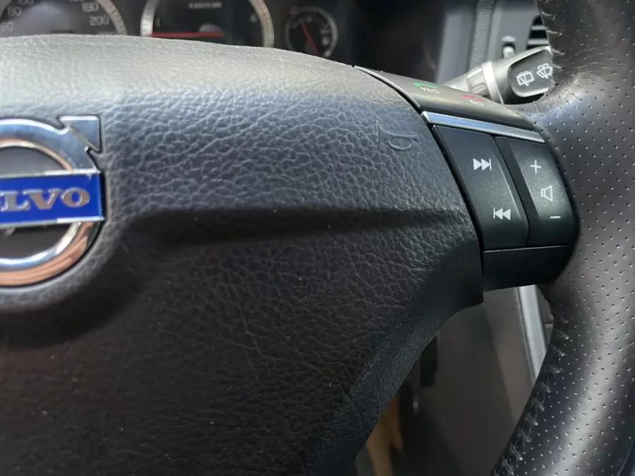 Black Volvo V70 2007 in Riga, with an engine capacity of 2.40 L and mileage of 237 thousand km for 2500 €, photo 22 on AUTOMOTO.COM.LV