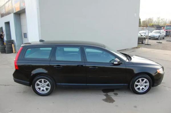Melns Volvo V70 2007 Jēkabpils, ar dzinēja tilpumu 2.40 L un nobraukumu 255 tūkst. km par 5700 €, foto 6 vietnē AUTOMOTO.COM.LV