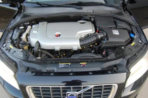 Melns Volvo V70 2007 Jēkabpils, ar dzinēja tilpumu 2.40 L un nobraukumu 255 tūkst. km par 5700 €, foto 10 vietnē AUTOMOTO.COM.LV