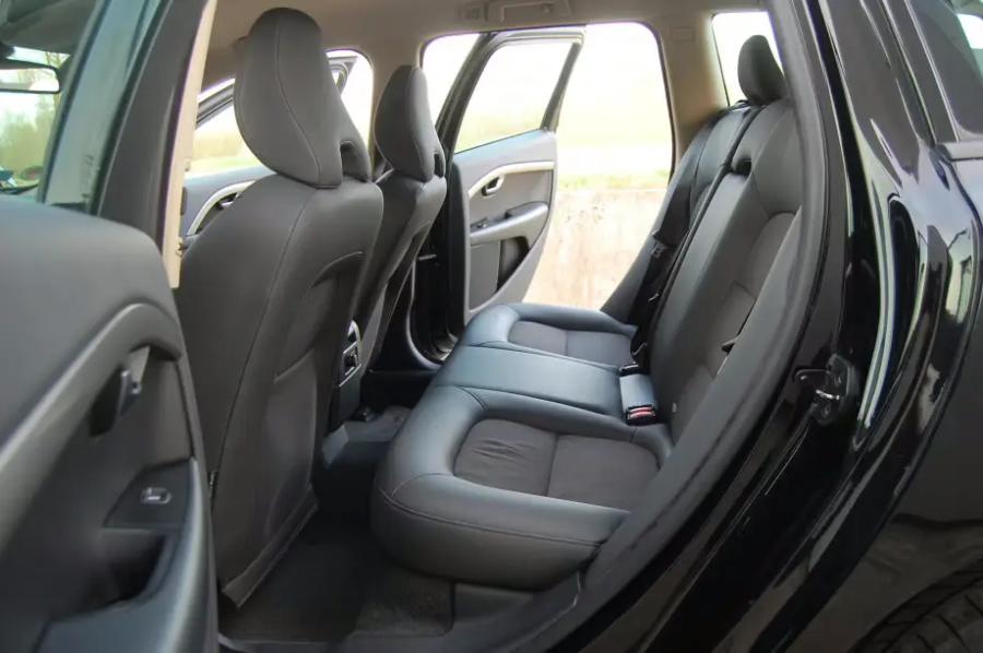 Melns Volvo V70 2007 Jēkabpils, ar dzinēja tilpumu 2.40 L un nobraukumu 255 tūkst. km par 5700 €, foto 18 vietnē AUTOMOTO.COM.LV