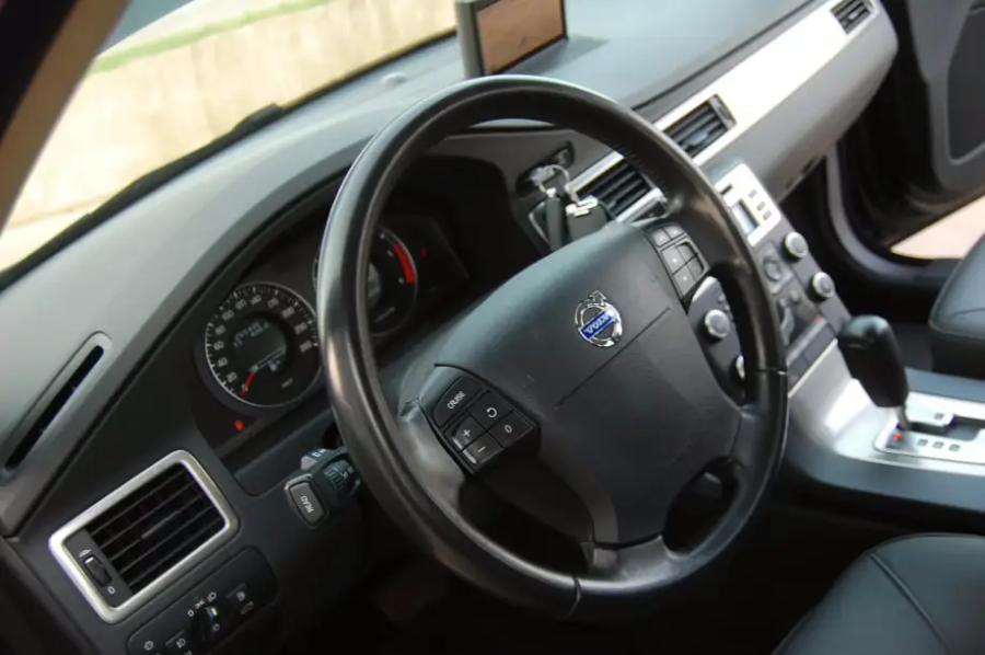 Melns Volvo V70 2007 Jēkabpils, ar dzinēja tilpumu 2.40 L un nobraukumu 255 tūkst. km par 5700 €, foto 19 vietnē AUTOMOTO.COM.LV