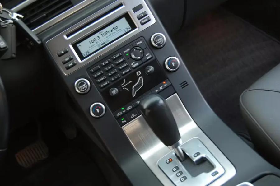 Melns Volvo V70 2007 Jēkabpils, ar dzinēja tilpumu 2.40 L un nobraukumu 255 tūkst. km par 5700 €, foto 20 vietnē AUTOMOTO.COM.LV