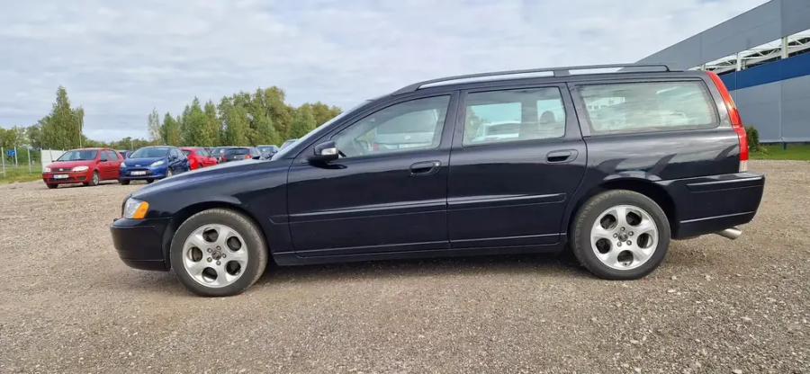 Black Volvo V70 2007 in Daugavpils, with an engine capacity of 2.40 L and mileage of 391 thousand km for 2950 €, photo 3 on AUTOMOTO.COM.LV