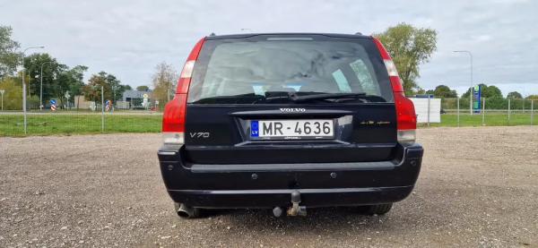 Black Volvo V70 2007 in Daugavpils, with an engine capacity of 2.40 L and mileage of 391 thousand km for 2950 €, photo 4 on AUTOMOTO.COM.LV
