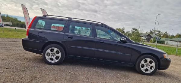 Black Volvo V70 2007 in Daugavpils, with an engine capacity of 2.40 L and mileage of 391 thousand km for 2950 €, photo 6 on AUTOMOTO.COM.LV