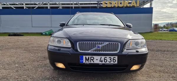 Black Volvo V70 2007 in Daugavpils, with an engine capacity of 2.40 L and mileage of 391 thousand km for 2950 €, photo 8 on AUTOMOTO.COM.LV