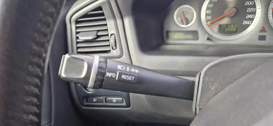 Black Volvo V70 2007 in Daugavpils, with an engine capacity of 2.40 L and mileage of 391 thousand km for 2950 €, photo 14 on AUTOMOTO.COM.LV