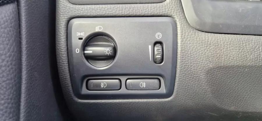 Black Volvo V70 2007 in Daugavpils, with an engine capacity of 2.40 L and mileage of 391 thousand km for 2950 €, photo 16 on AUTOMOTO.COM.LV