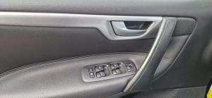 Black Volvo V70 2007 in Daugavpils, with an engine capacity of 2.40 L and mileage of 391 thousand km for 2950 €, photo 17 on AUTOMOTO.COM.LV