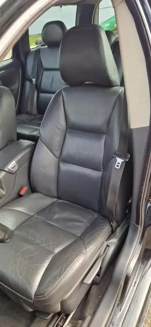 Black Volvo V70 2007 in Daugavpils, with an engine capacity of 2.40 L and mileage of 391 thousand km for 2950 €, photo 18 on AUTOMOTO.COM.LV