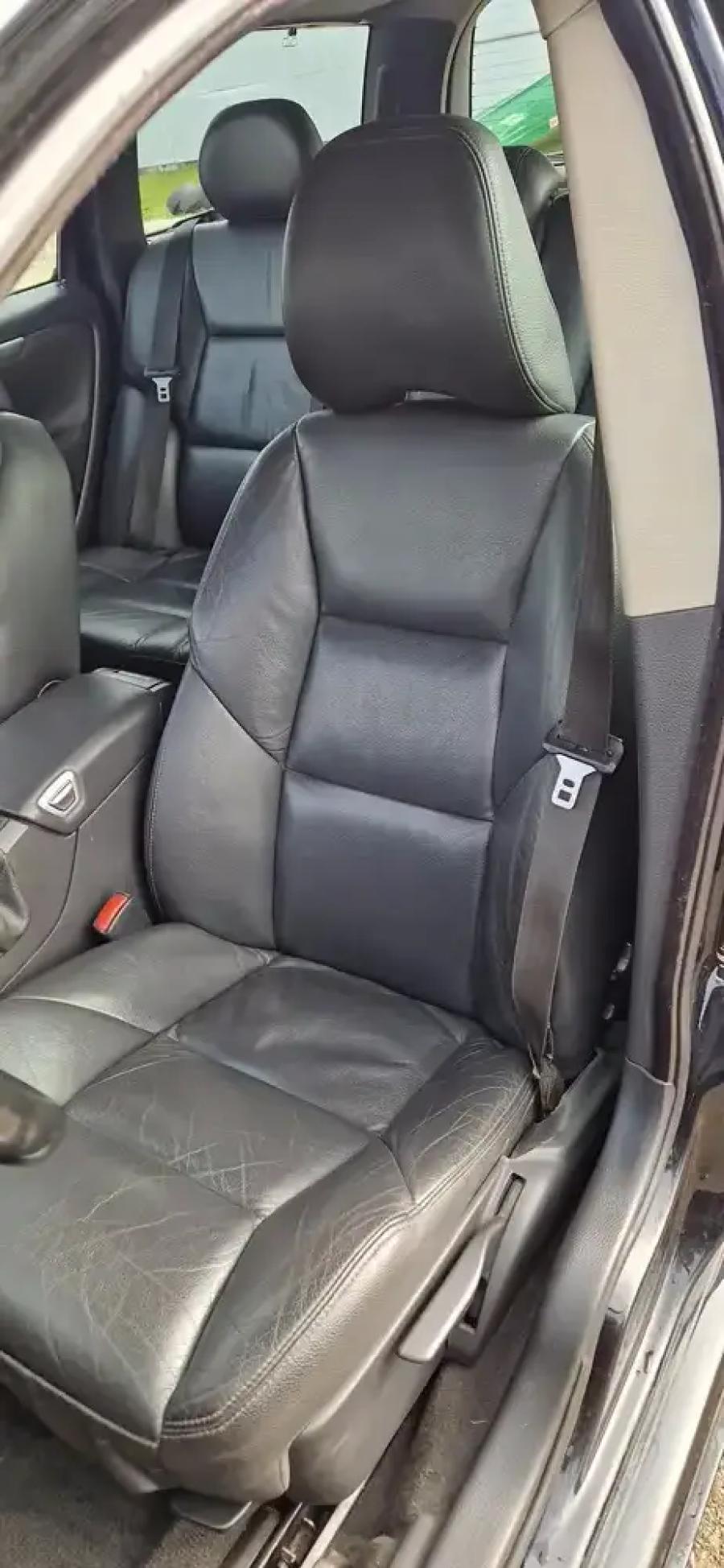 Black Volvo V70 2007 in Daugavpils, with an engine capacity of 2.40 L and mileage of 391 thousand km for 2950 €, photo 18 on AUTOMOTO.COM.LV