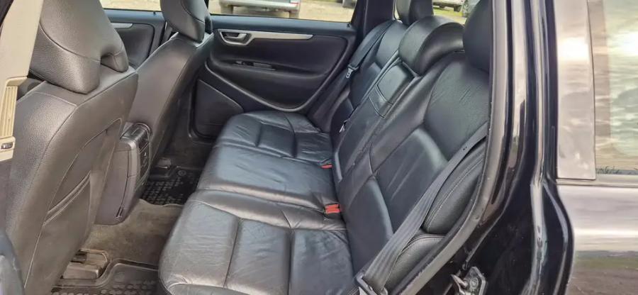 Black Volvo V70 2007 in Daugavpils, with an engine capacity of 2.40 L and mileage of 391 thousand km for 2950 €, photo 19 on AUTOMOTO.COM.LV