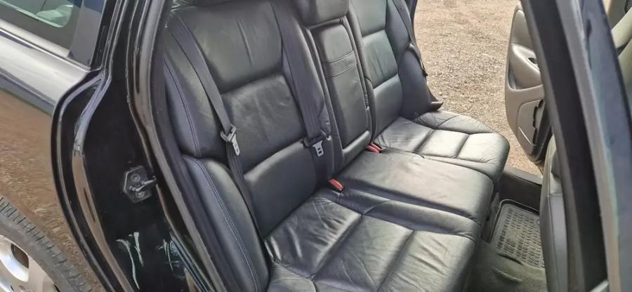Black Volvo V70 2007 in Daugavpils, with an engine capacity of 2.40 L and mileage of 391 thousand km for 2950 €, photo 20 on AUTOMOTO.COM.LV