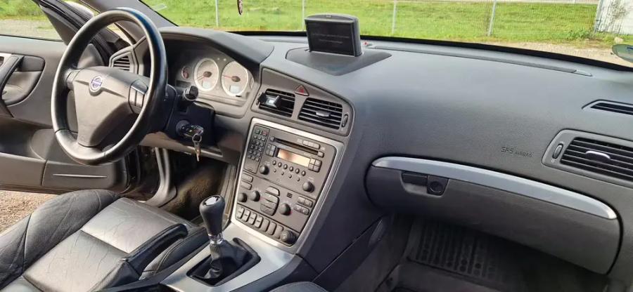 Black Volvo V70 2007 in Daugavpils, with an engine capacity of 2.40 L and mileage of 391 thousand km for 2950 €, photo 22 on AUTOMOTO.COM.LV