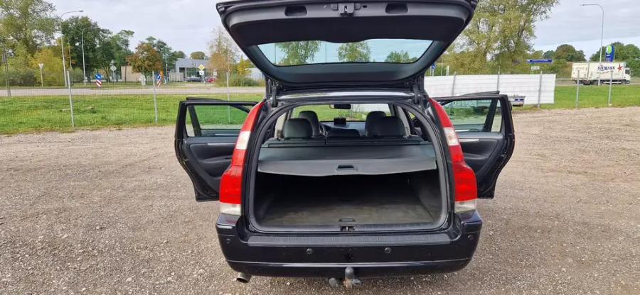 Black Volvo V70 2007 in Daugavpils, with an engine capacity of 2.40 L and mileage of 391 thousand km for 2950 €, photo 23 on AUTOMOTO.COM.LV