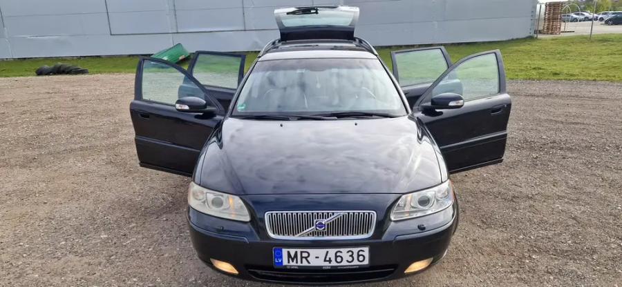 Black Volvo V70 2007 in Daugavpils, with an engine capacity of 2.40 L and mileage of 391 thousand km for 2950 €, photo 31 on AUTOMOTO.COM.LV