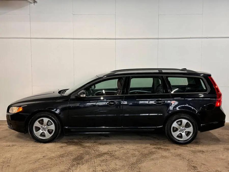 Black Volvo V70 2007 in Jurmala, with an engine capacity of 2.40 L and mileage of 456 thousand km for 4850 €, photo 5 on AUTOMOTO.COM.LV