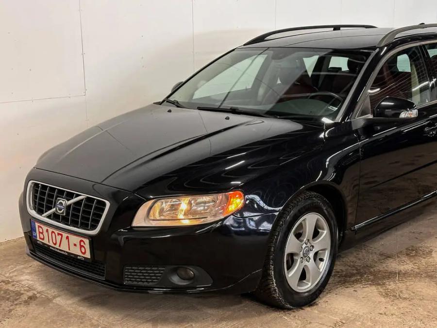 Black Volvo V70 2007 in Jurmala, with an engine capacity of 2.40 L and mileage of 456 thousand km for 4850 €, photo 6 on AUTOMOTO.COM.LV