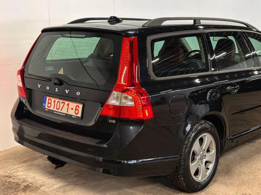 Black Volvo V70 2007 in Jurmala, with an engine capacity of 2.40 L and mileage of 456 thousand km for 4850 €, photo 10 on AUTOMOTO.COM.LV