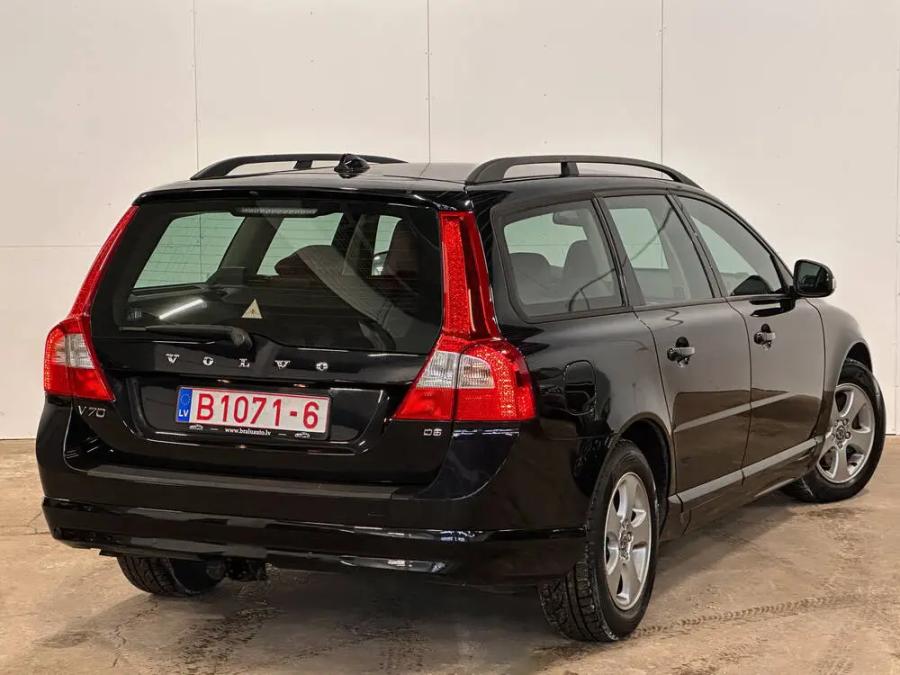 Black Volvo V70 2007 in Jurmala, with an engine capacity of 2.40 L and mileage of 456 thousand km for 4850 €, photo 12 on AUTOMOTO.COM.LV
