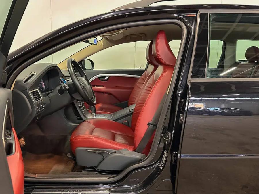 Black Volvo V70 2007 in Jurmala, with an engine capacity of 2.40 L and mileage of 456 thousand km for 4850 €, photo 15 on AUTOMOTO.COM.LV