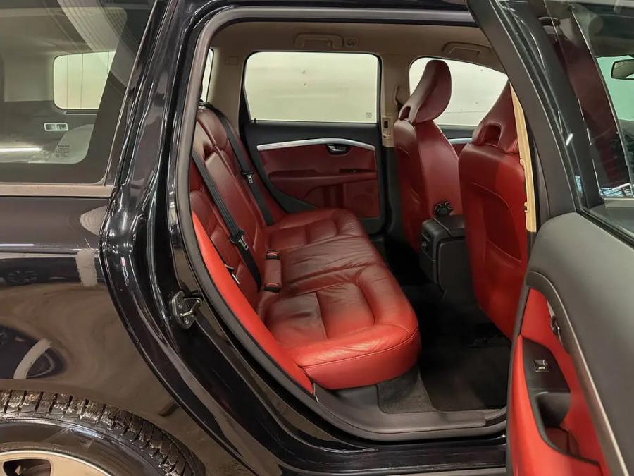 Black Volvo V70 2007 in Jurmala, with an engine capacity of 2.40 L and mileage of 456 thousand km for 4850 €, photo 21 on AUTOMOTO.COM.LV