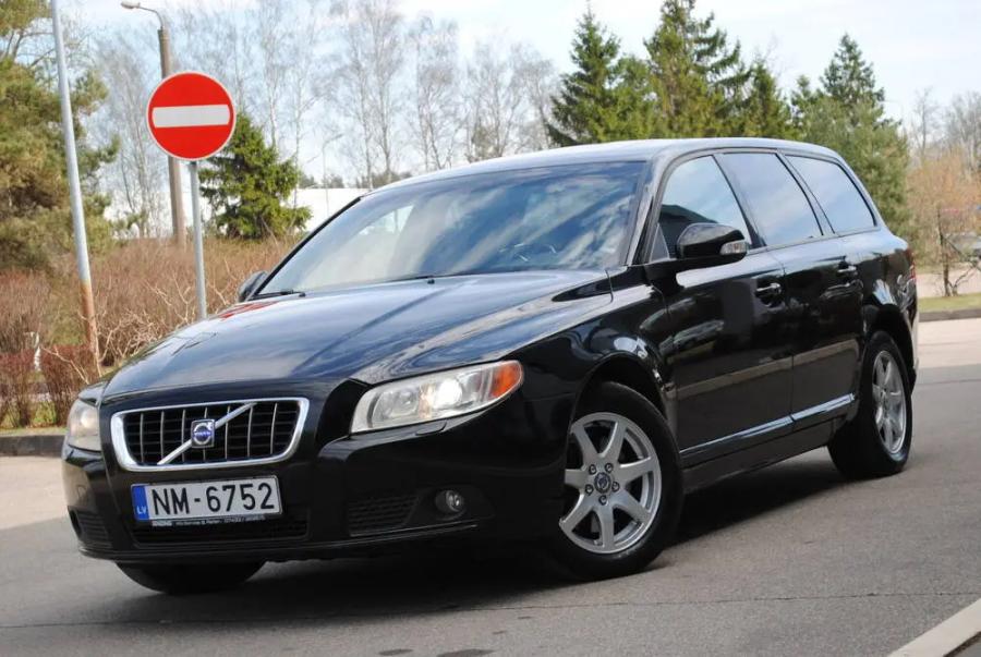 Black Volvo V70 2007 in Riga, with an engine capacity of 2.40 L and mileage of 336 thousand km for 3390 €, photo 1 on AUTOMOTO.COM.LV