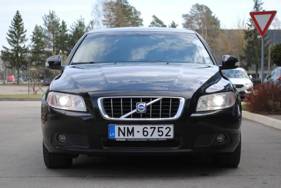 Black Volvo V70 2007 in Riga, with an engine capacity of 2.40 L and mileage of 336 thousand km for 3390 €, photo 6 on AUTOMOTO.COM.LV