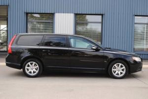 Black Volvo V70 2007 in Riga, with an engine capacity of 2.40 L and mileage of 336 thousand km for 3390 €, photo 7 on AUTOMOTO.COM.LV