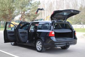 Black Volvo V70 2007 in Riga, with an engine capacity of 2.40 L and mileage of 336 thousand km for 3390 €, photo 8 on AUTOMOTO.COM.LV