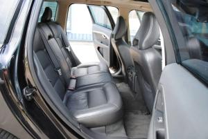 Black Volvo V70 2007 in Riga, with an engine capacity of 2.40 L and mileage of 336 thousand km for 3390 €, photo 12 on AUTOMOTO.COM.LV