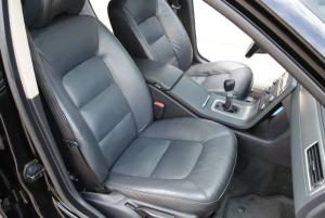 Black Volvo V70 2007 in Riga, with an engine capacity of 2.40 L and mileage of 336 thousand km for 3390 €, photo 15 on AUTOMOTO.COM.LV