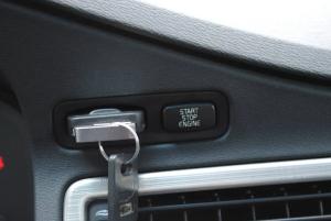 Black Volvo V70 2007 in Riga, with an engine capacity of 2.40 L and mileage of 336 thousand km for 3390 €, photo 22 on AUTOMOTO.COM.LV