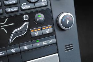 Black Volvo V70 2007 in Riga, with an engine capacity of 2.40 L and mileage of 336 thousand km for 3390 €, photo 25 on AUTOMOTO.COM.LV