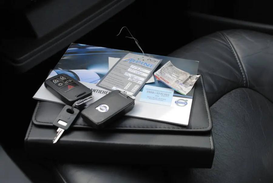 Black Volvo V70 2007 in Riga, with an engine capacity of 2.40 L and mileage of 336 thousand km for 3390 €, photo 28 on AUTOMOTO.COM.LV