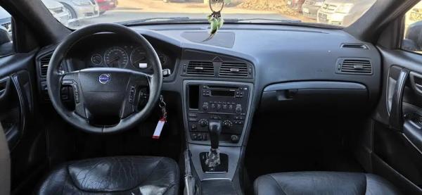 Melns Volvo V70 2007 Valmiera, ar dzinēja tilpumu 2.40 L un nobraukumu 454 tūkst. km par 1700 €, foto 7 vietnē AUTOMOTO.COM.LV