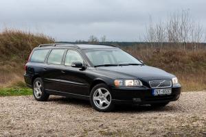 Black Volvo V70 2007 in Riga, with an engine capacity of 2.40 L and mileage of 323 thousand km for 3995 €, photo  on AUTOMOTO.COM.LV