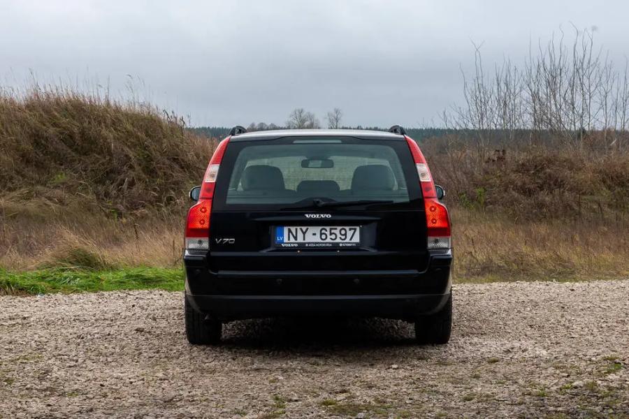 Black Volvo V70 2007 in Riga, with an engine capacity of 2.40 L and mileage of 323 thousand km for 3995 €, photo 7 on AUTOMOTO.COM.LV
