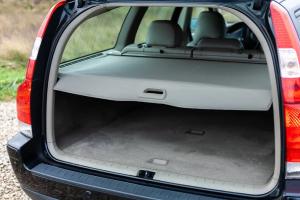Black Volvo V70 2007 in Riga, with an engine capacity of 2.40 L and mileage of 323 thousand km for 3995 €, photo 8 on AUTOMOTO.COM.LV