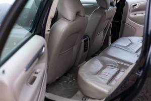 Black Volvo V70 2007 in Riga, with an engine capacity of 2.40 L and mileage of 323 thousand km for 3995 €, photo 12 on AUTOMOTO.COM.LV