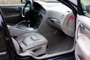 Black Volvo V70 2007 in Riga, with an engine capacity of 2.40 L and mileage of 323 thousand km for 3995 €, photo 17 on AUTOMOTO.COM.LV