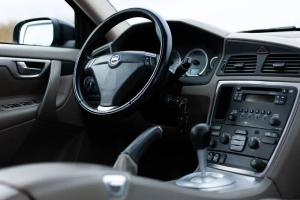 Black Volvo V70 2007 in Riga, with an engine capacity of 2.40 L and mileage of 323 thousand km for 3995 €, photo 18 on AUTOMOTO.COM.LV