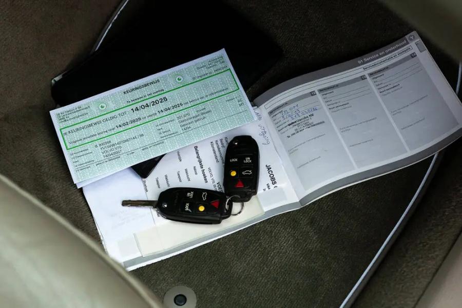 Black Volvo V70 2007 in Riga, with an engine capacity of 2.40 L and mileage of 323 thousand km for 3995 €, photo 23 on AUTOMOTO.COM.LV
