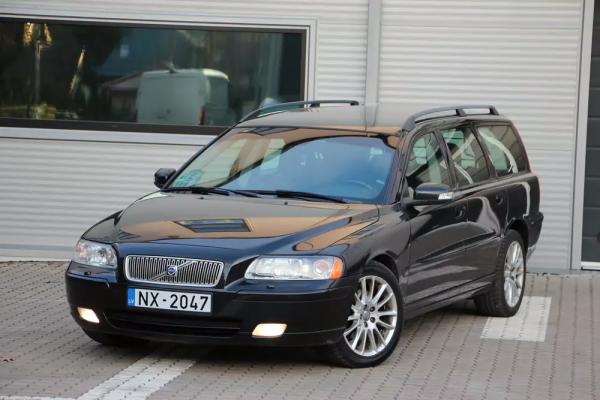 Black Volvo V70 2007 in Marupe, with an engine capacity of 2.40 L and mileage of 330 thousand km for 3750 €, photo 2 on AUTOMOTO.COM.LV