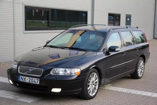 Black Volvo V70 2007 in Marupe, with an engine capacity of 2.40 L and mileage of 330 thousand km for 3750 €, photo 5 on AUTOMOTO.COM.LV