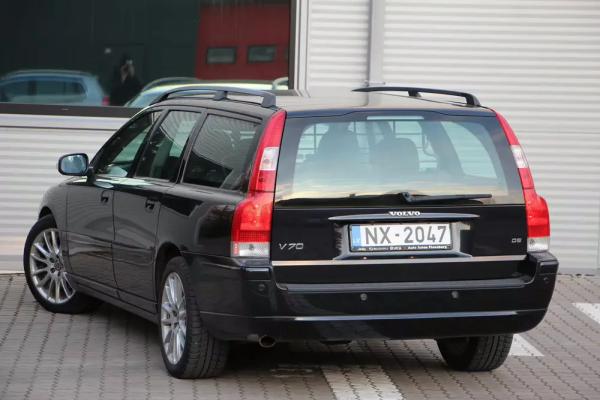 Black Volvo V70 2007 in Marupe, with an engine capacity of 2.40 L and mileage of 330 thousand km for 3750 €, photo 8 on AUTOMOTO.COM.LV