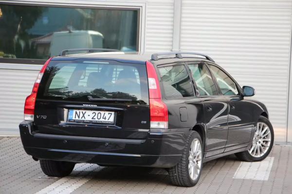Black Volvo V70 2007 in Marupe, with an engine capacity of 2.40 L and mileage of 330 thousand km for 3750 €, photo 9 on AUTOMOTO.COM.LV