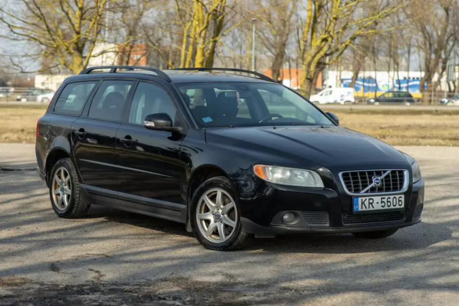 Melns Volvo V70 2007 Liepāja, ar dzinēja tilpumu 2.40 L un nobraukumu 426 tūkst. km par 2000 €, foto 6 vietnē AUTOMOTO.COM.LV